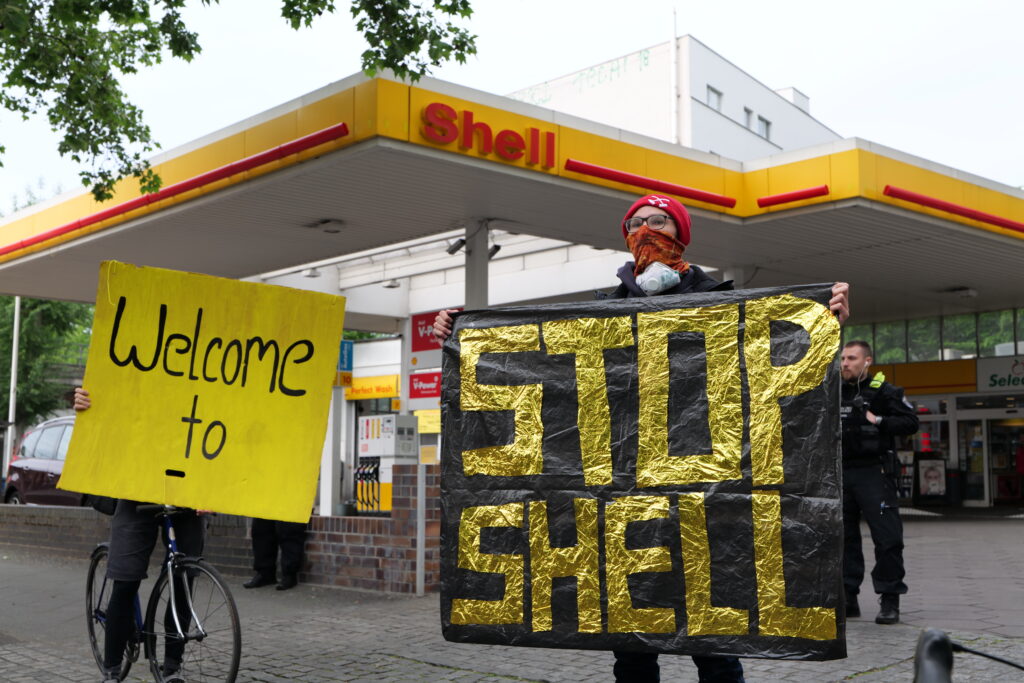 The paradoxical bias against Big Industry - Daily Friend