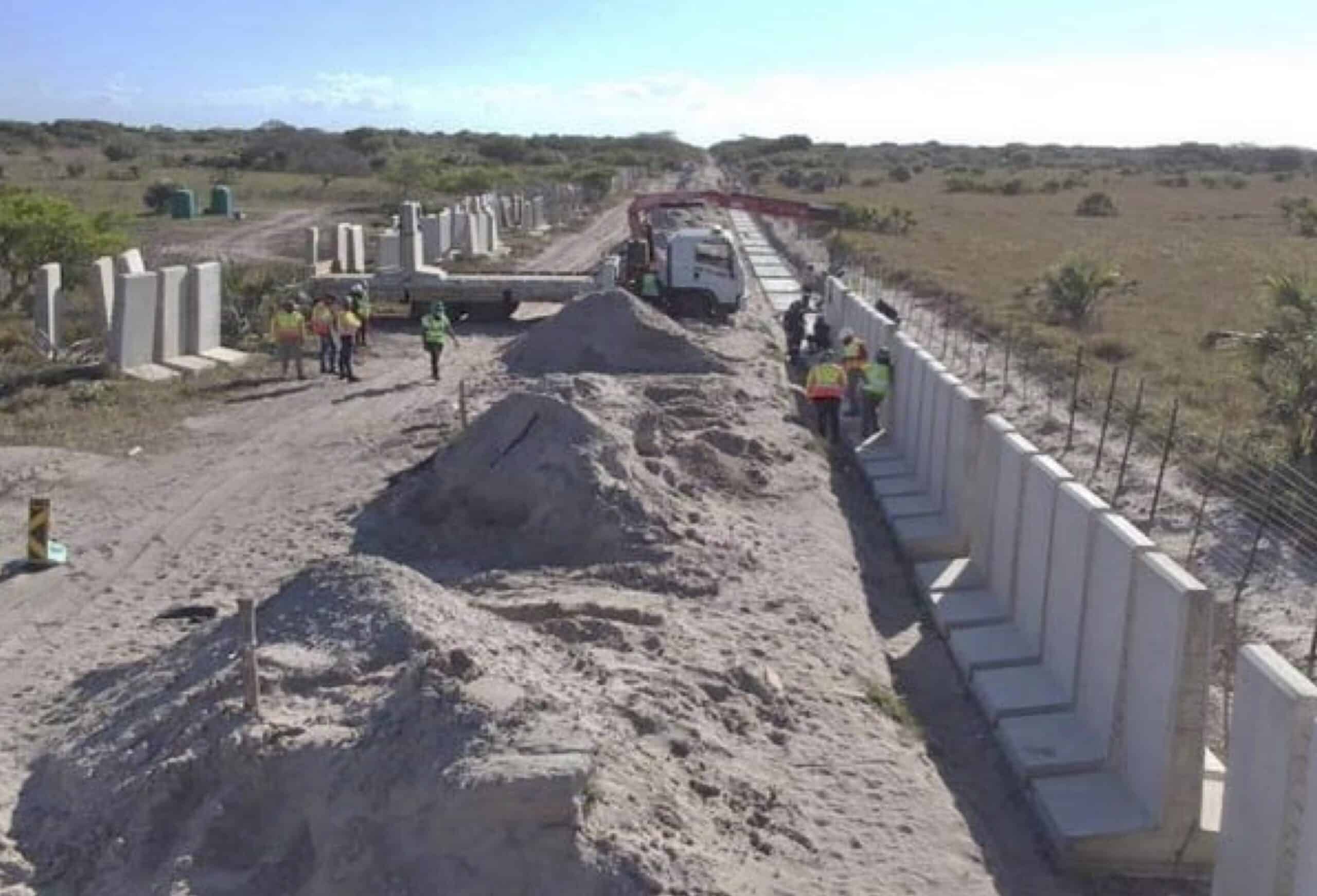 SA building wall on Mozambique border - Daily Friend
